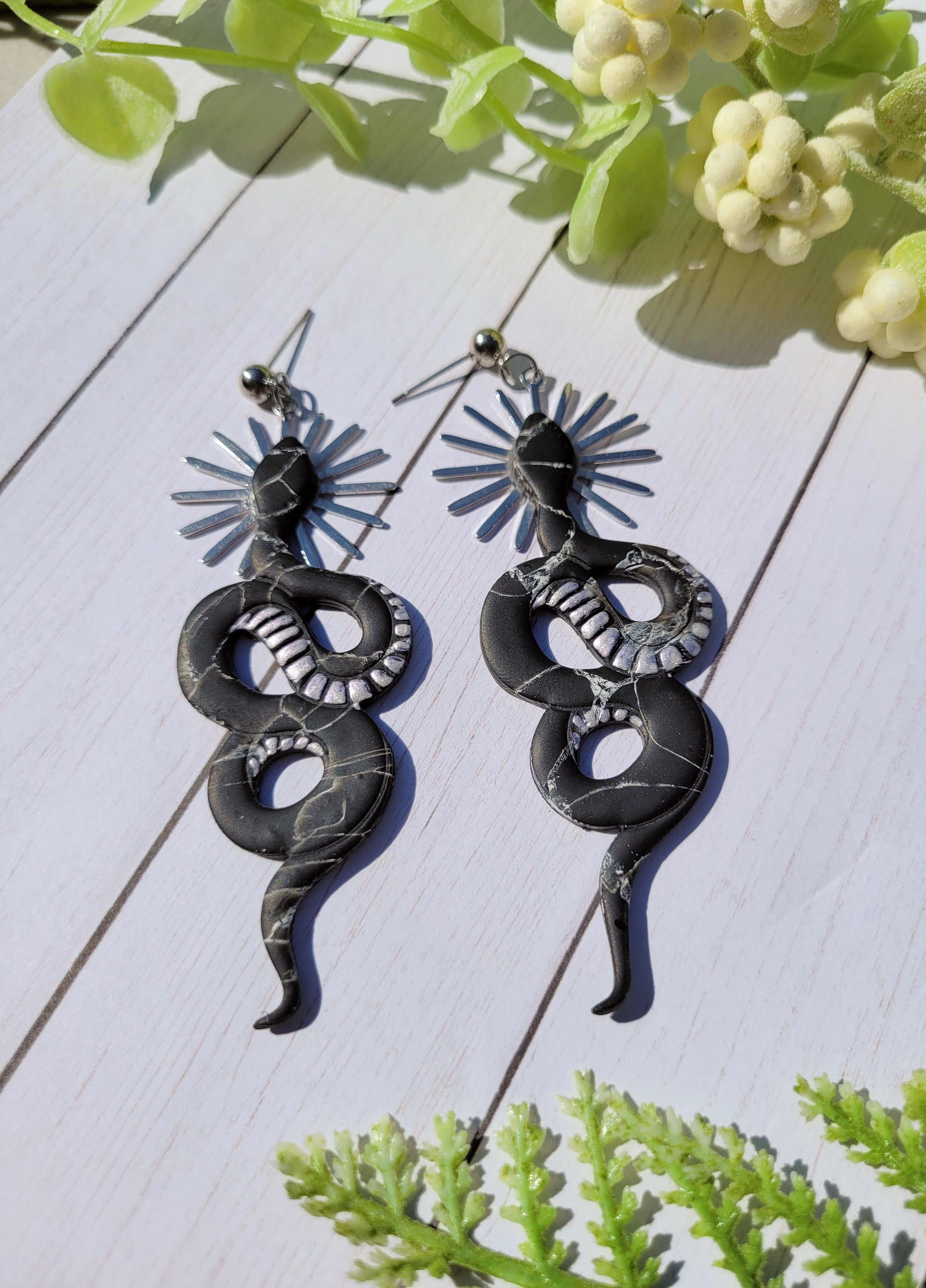 Black Marble Sunburst Snakes – NikiRose Designs